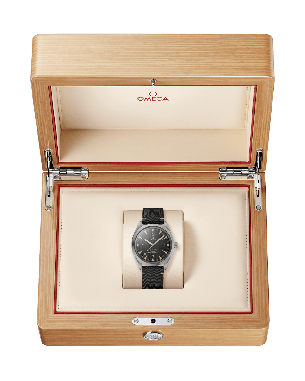 海马系列 欧米茄铁霸腕表 40毫米, 精钢表壳 搭配 涂层尼龙面料表带 - 220.12.40.20.01.001 | OMEGA®